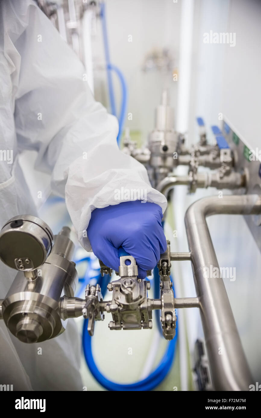 Scientist working large vat tap hi-res stock photography and images - Alamy