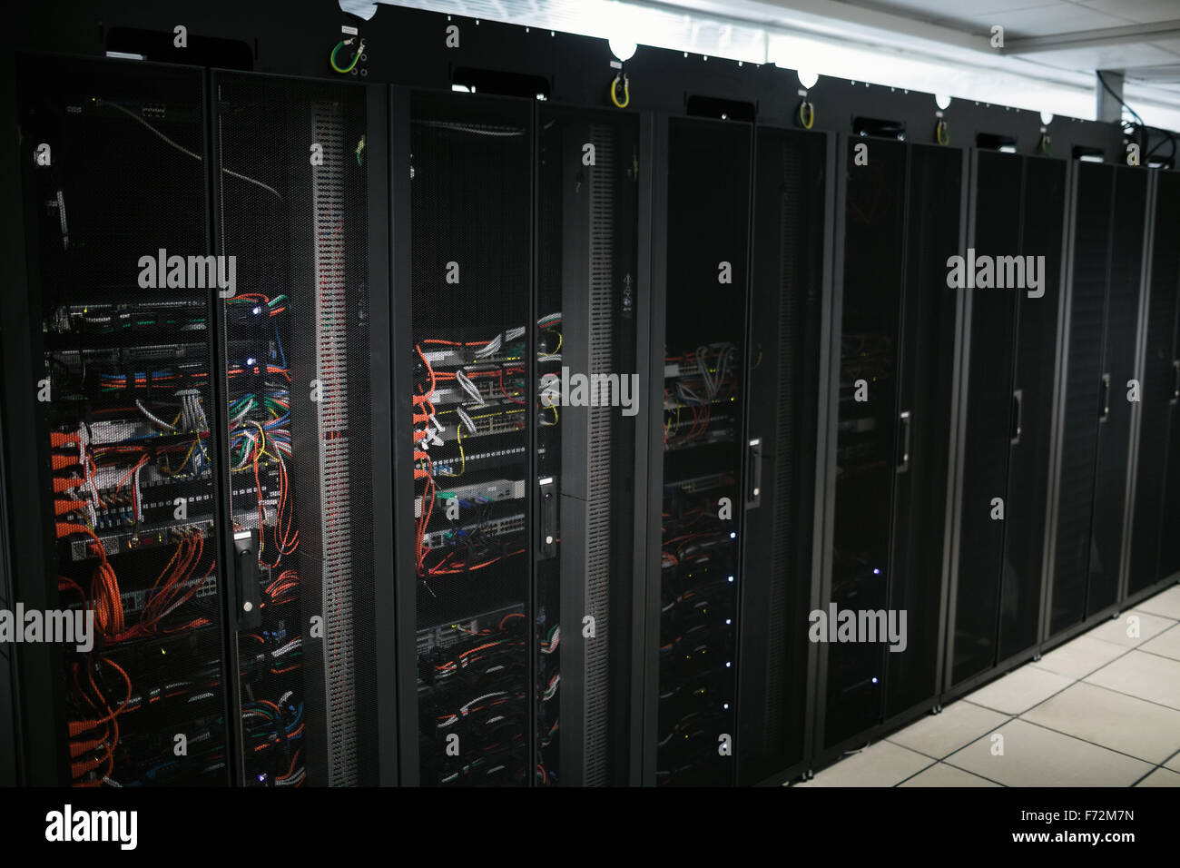 Server lockers hi-res stock photography and images - Alamy