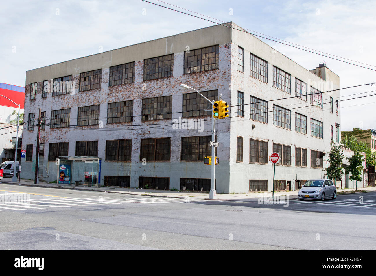 Queens industrial warehouse hi-res stock photography and images - Alamy
