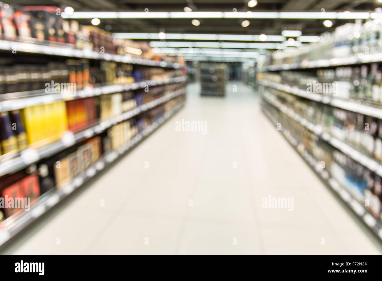 Empty mall interior hi-res stock photography and images - Alamy
