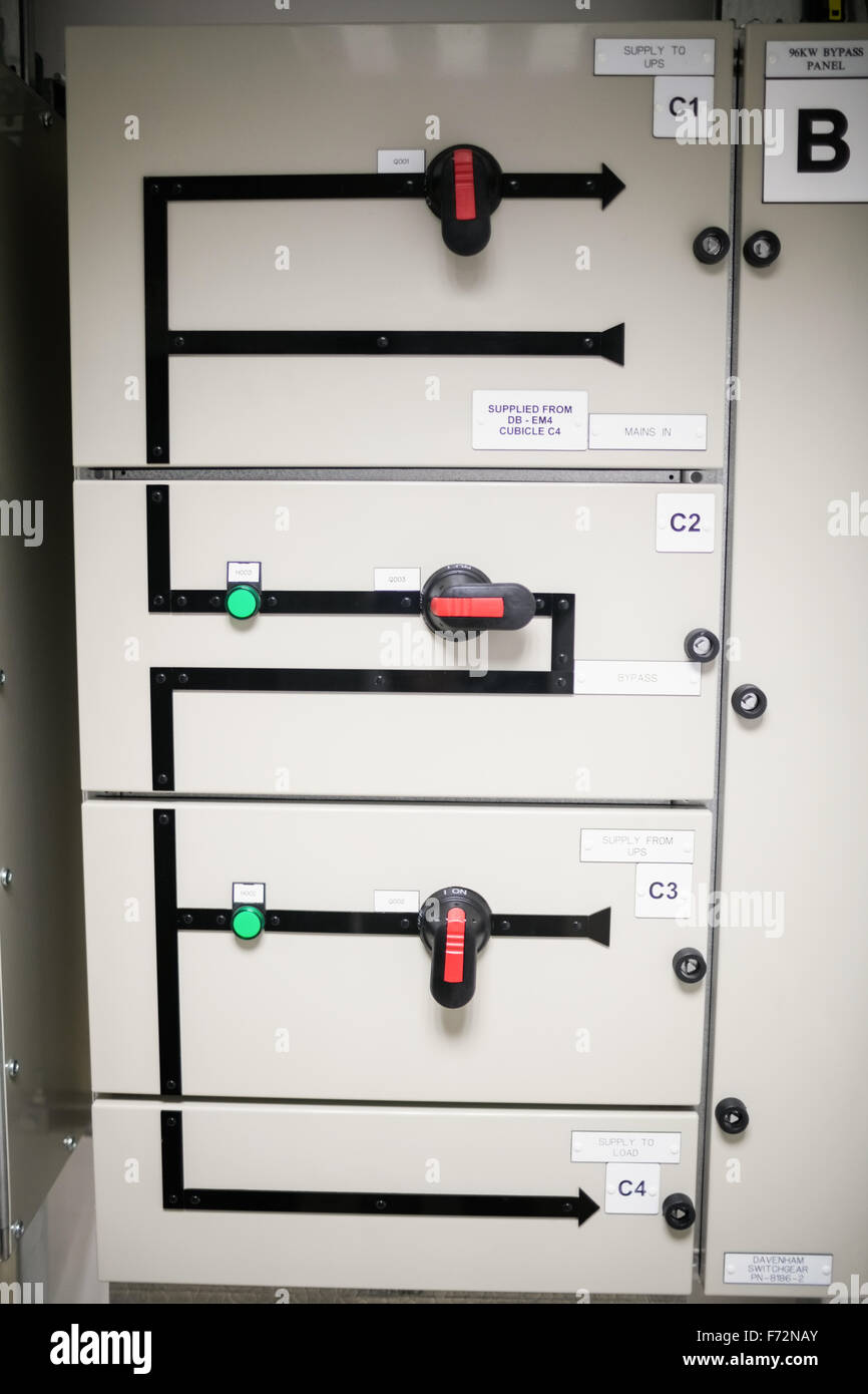Server lockers hi-res stock photography and images - Alamy