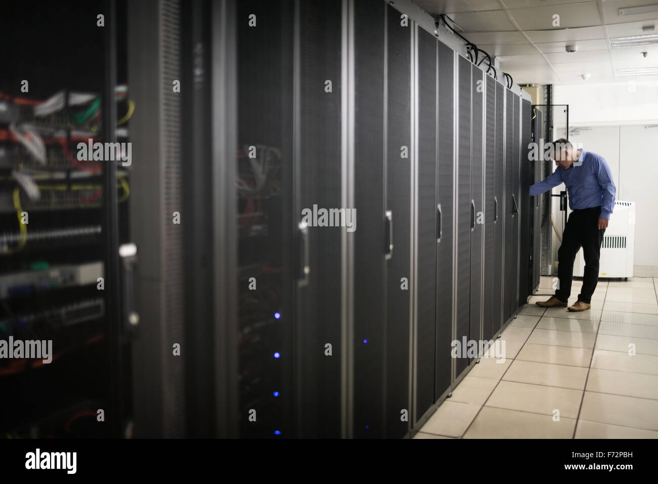 Open server rack hi-res stock photography and images - Alamy