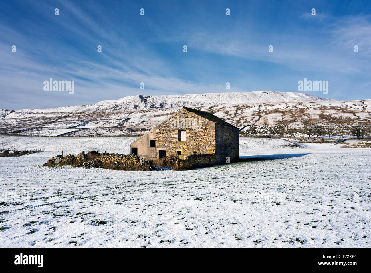The peak of Whernside under early Winter snow, Ribblehead, North ...