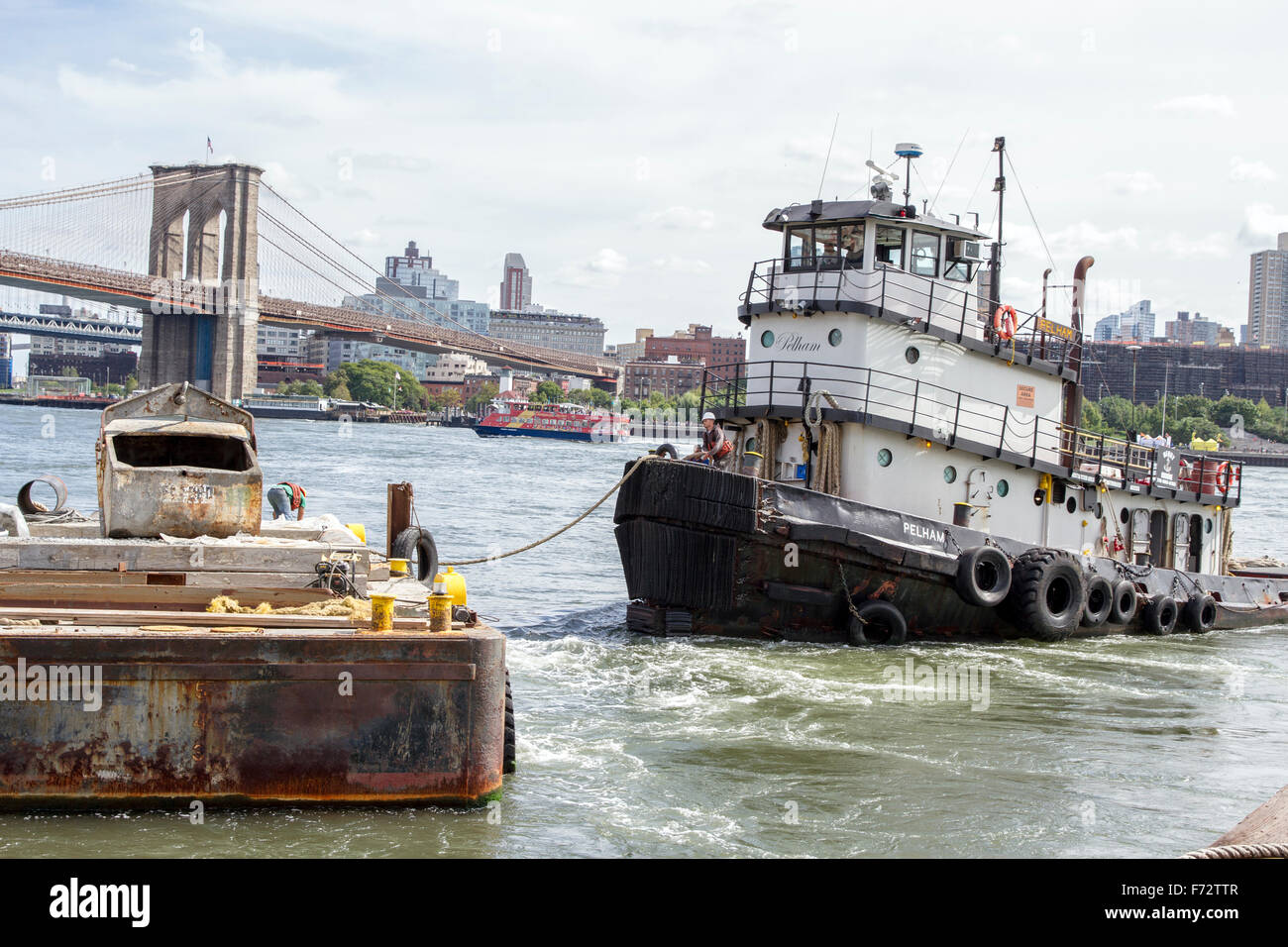 Tug mooring container ship hi-res stock photography and images - Alamy