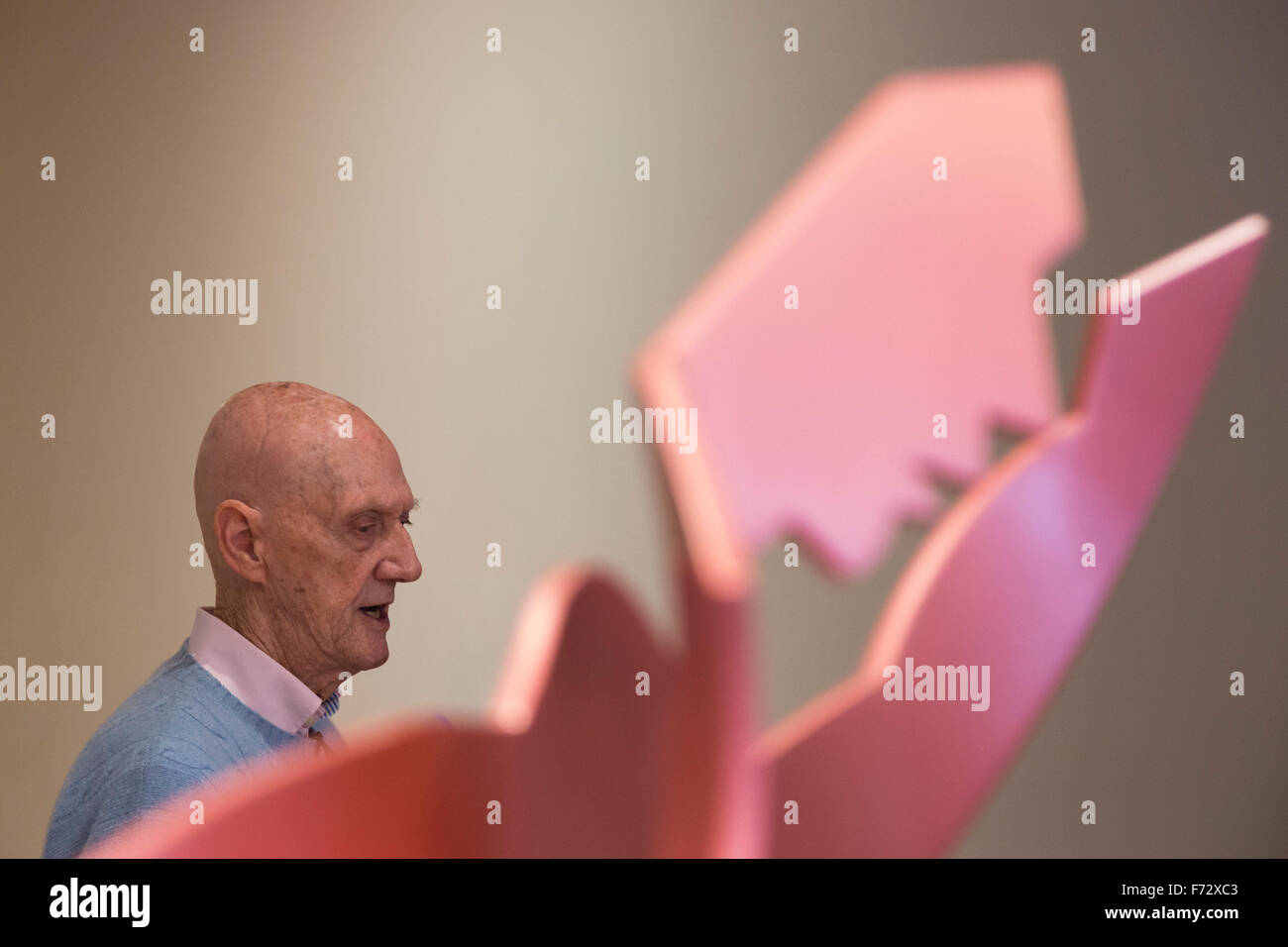 Allen jones sculpture hi-res stock photography and images - Alamy