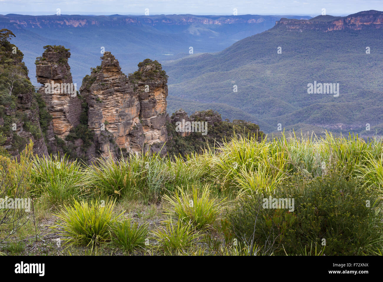 The famous Three Sisters rock formation in the Blue Mountains National ...