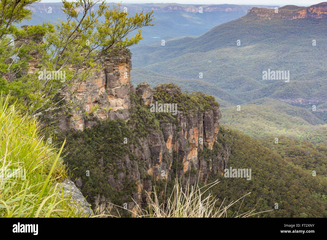 The famous Three Sisters rock formation in the Blue Mountains National ...