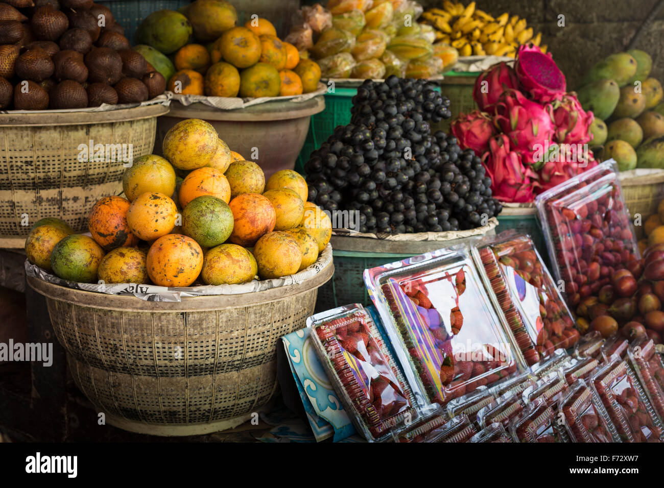 Open air fruit market in the village in Bali, Indonesia Stock Photo - Alamy
