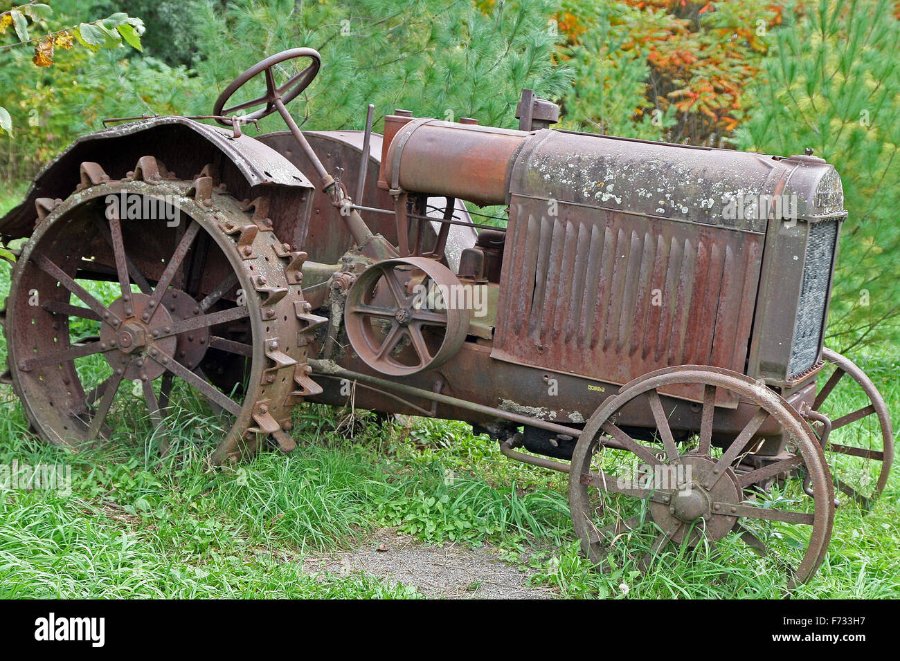 Rusty tractor hi-res stock photography and images - Alamy
