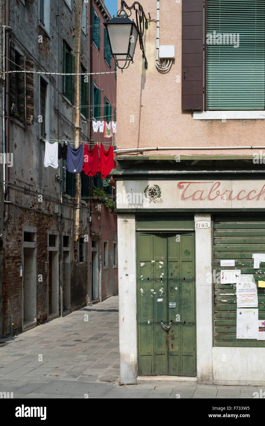 Laundry on washing line in Venice, Italy Stock Photo - Alamy