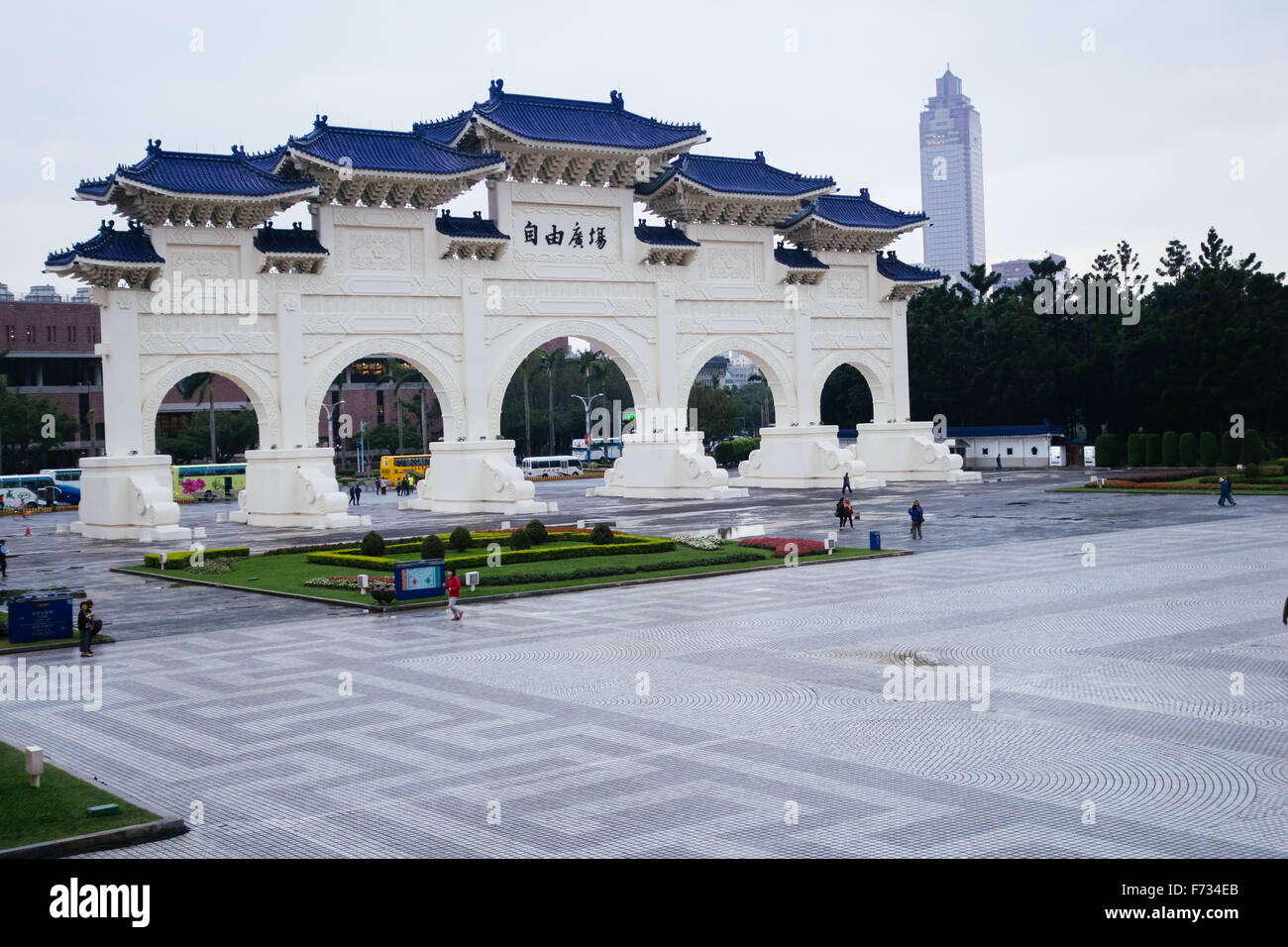 Freedom Square Memorial arch Stock Photo - Alamy