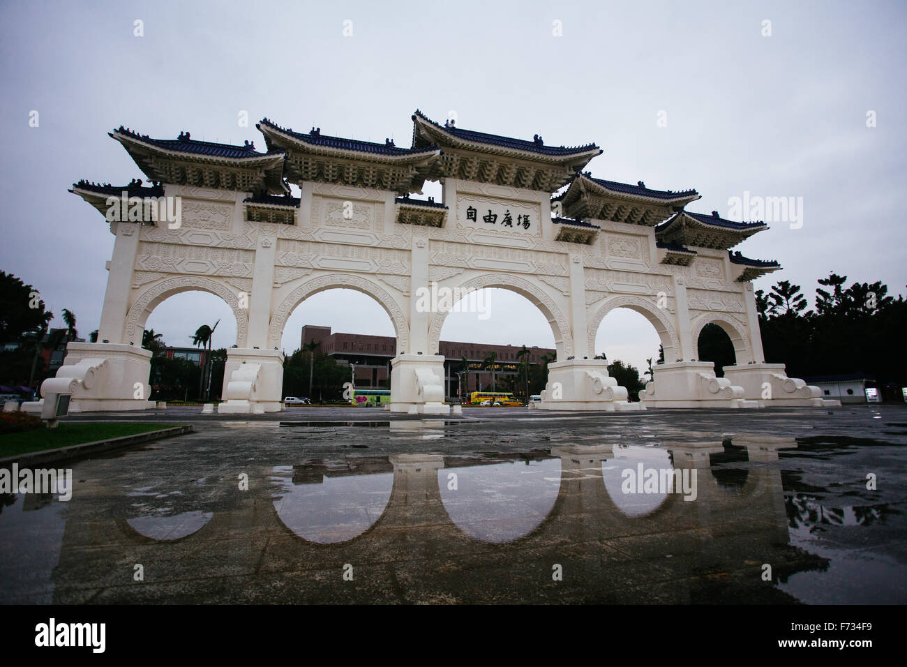 Freedom Square Memorial arch Stock Photo - Alamy