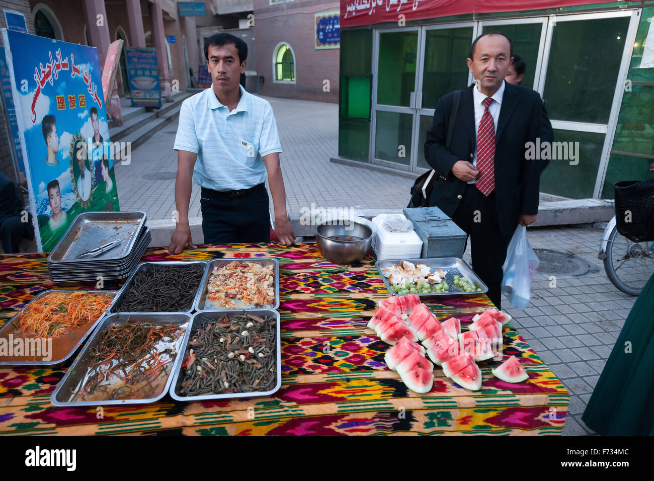 Street market, Kashgar Old Town, Xinjiang Uighur Autonomous Region ...