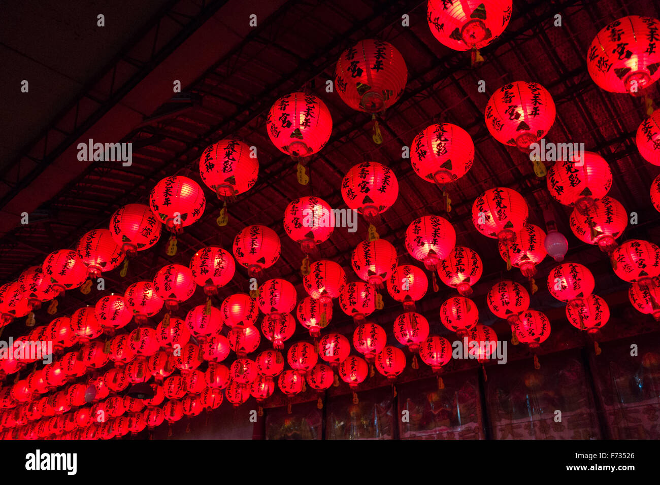 Red lanterns hi-res stock photography and images - Alamy