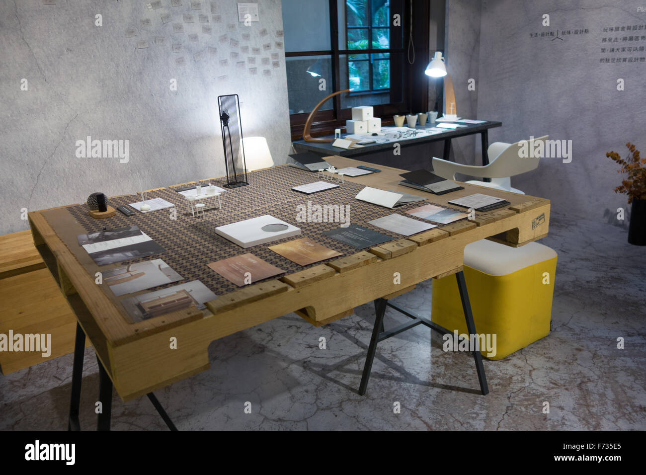 art studio table Stock Photo - Alamy