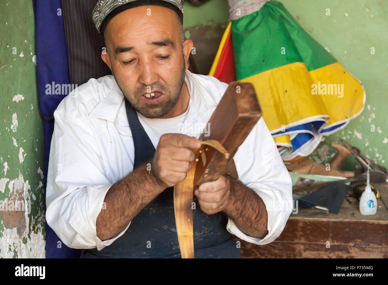 Home made musical instruments hi-res stock photography and images - Alamy