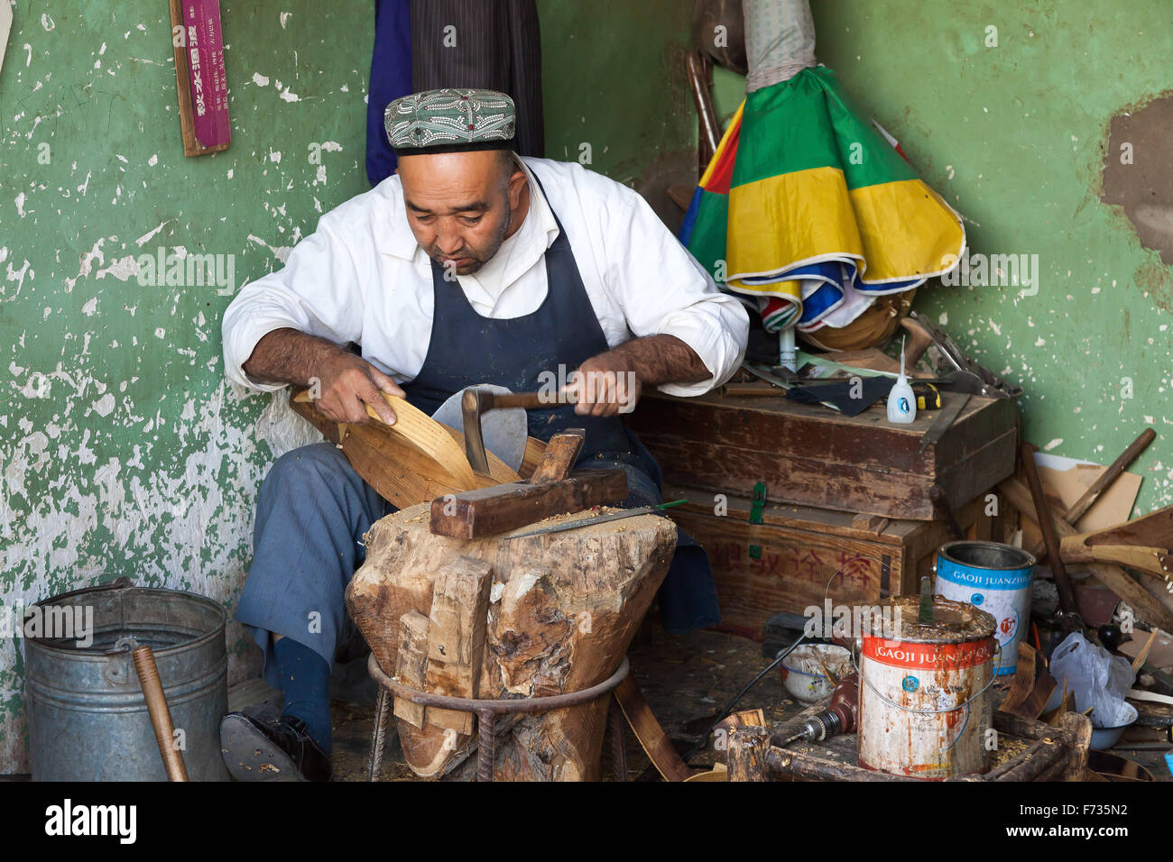 Home made musical instruments hi-res stock photography and images - Alamy
