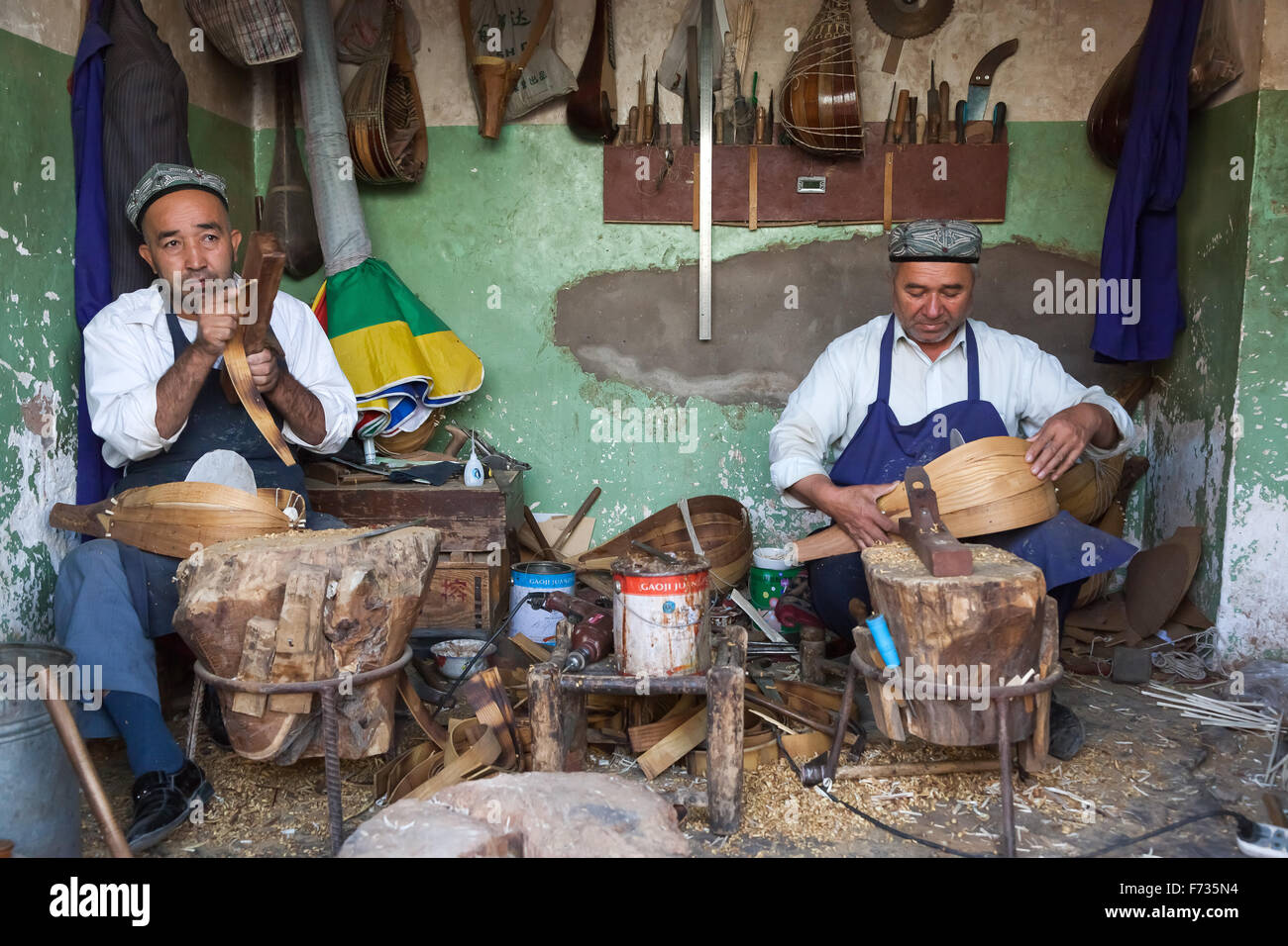 Home made musical instruments hi-res stock photography and images - Alamy