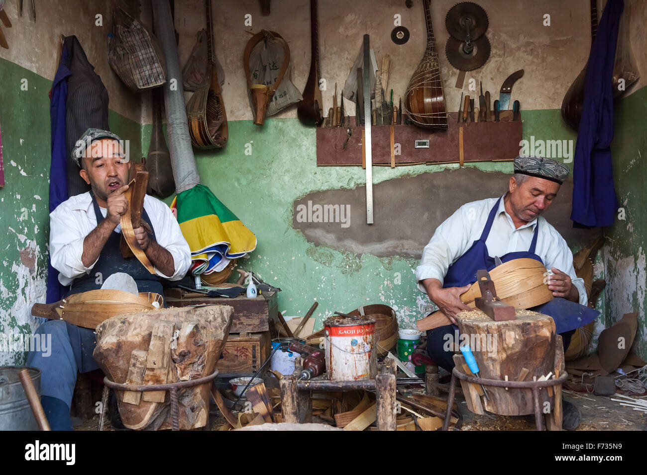 Home made musical instruments hi-res stock photography and images - Alamy