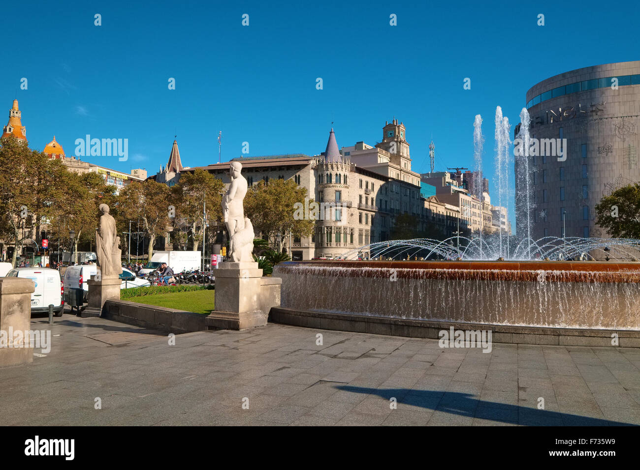 Plaza catalunya hi-res stock photography and images - Alamy