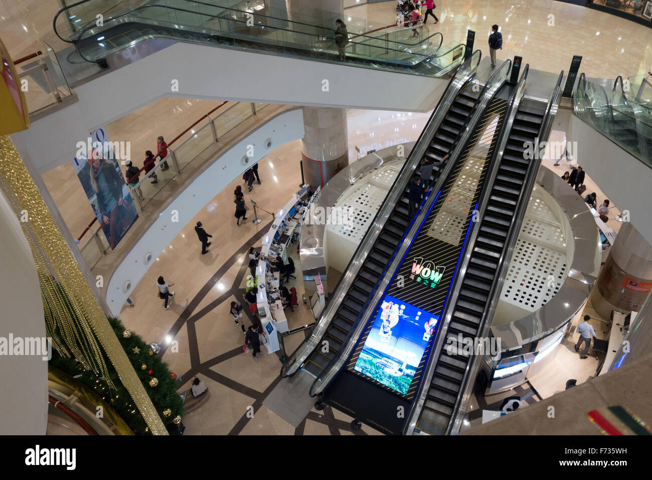 Taipei 101 interior hi-res stock photography and images - Alamy
