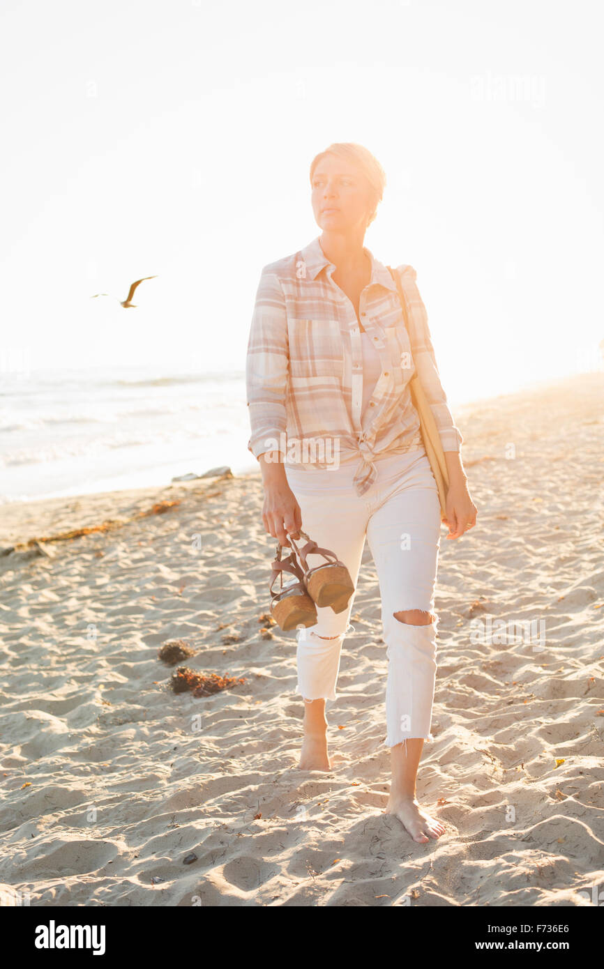 Woman ocean beach hi-res stock photography and images - Alamy