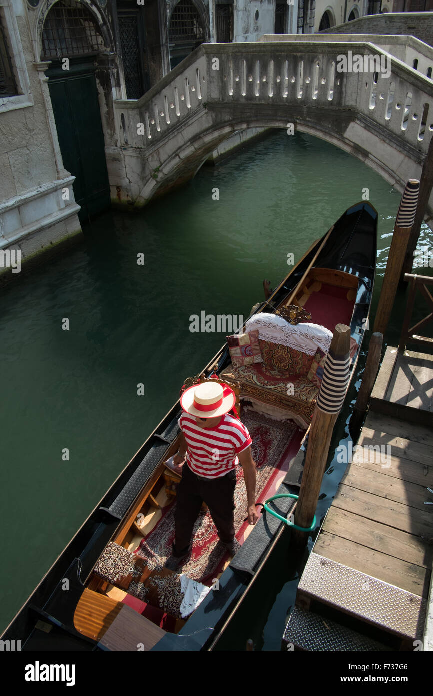 Gondolier boater hi-res stock photography and images - Alamy