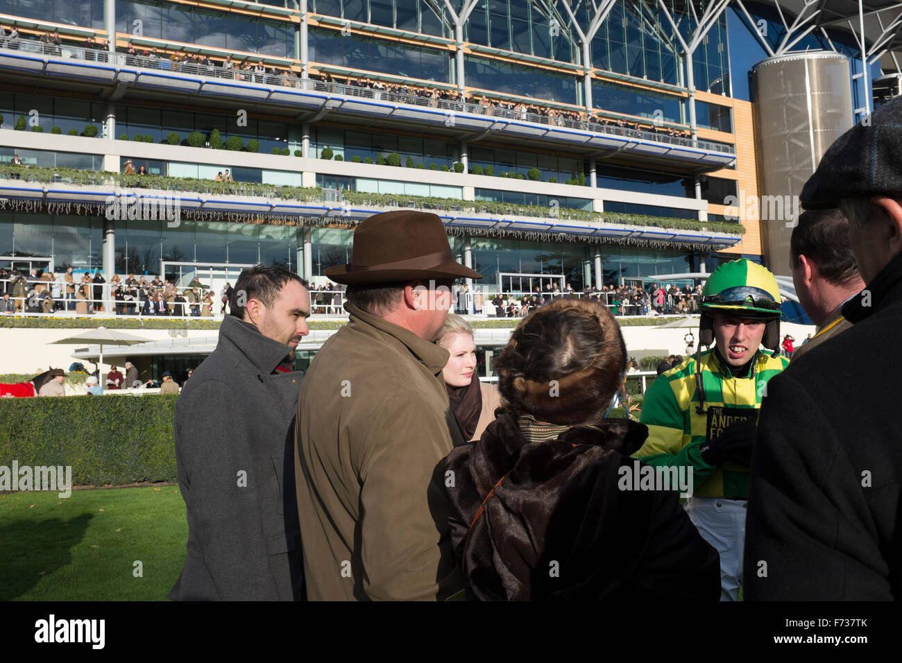Parade ring racecourse hi-res stock photography and images - Alamy