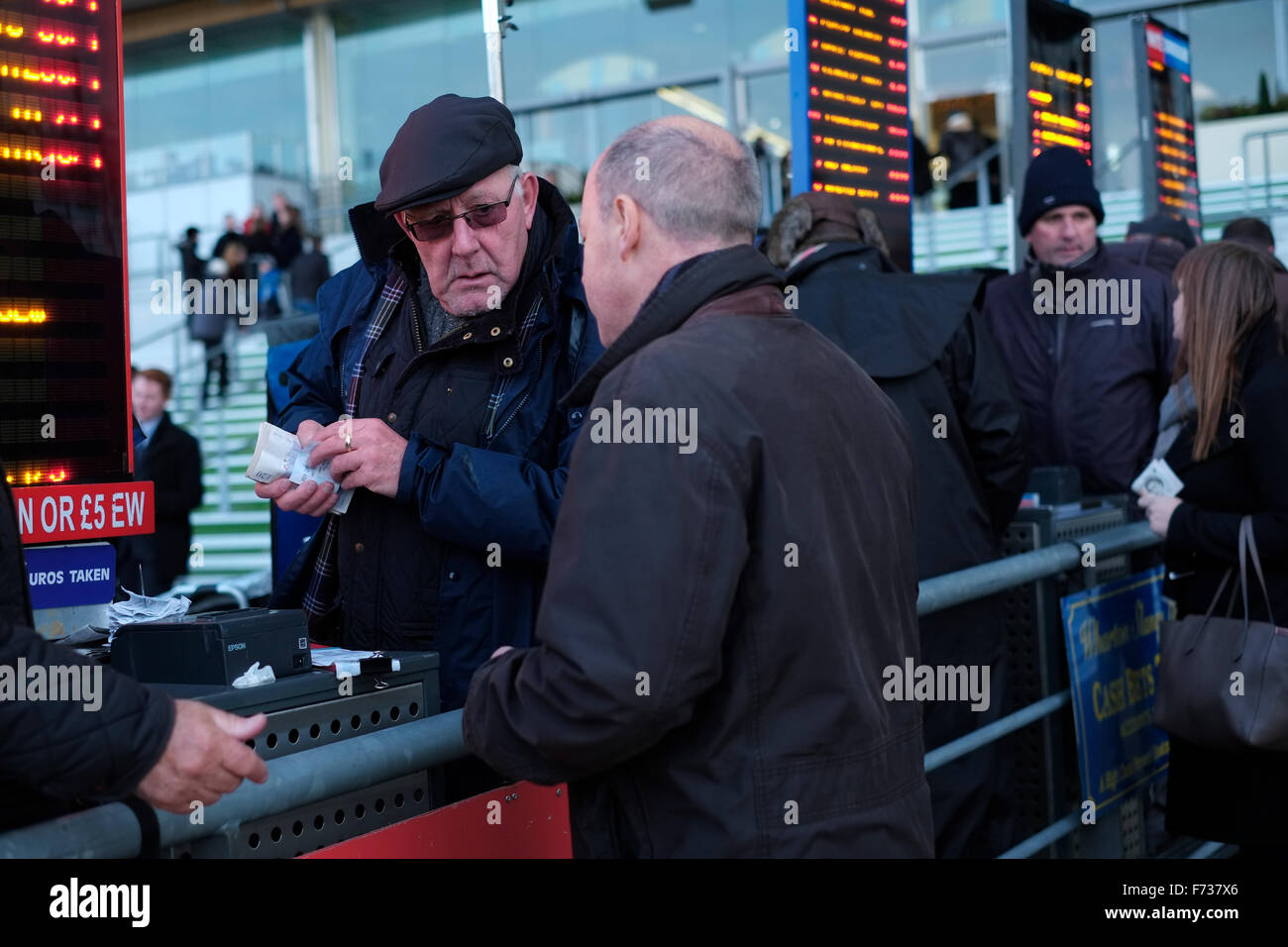 Bookie racecourse hi-res stock photography and images - Alamy