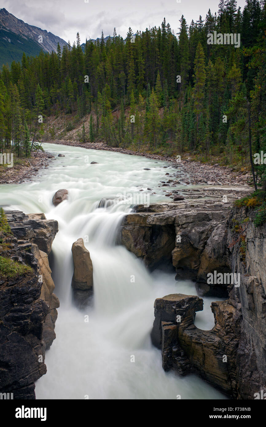 Sunwapta falls canada hi-res stock photography and images - Alamy