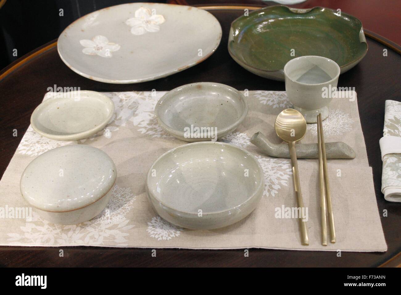 Japanese table setting hi-res stock photography and images - Alamy