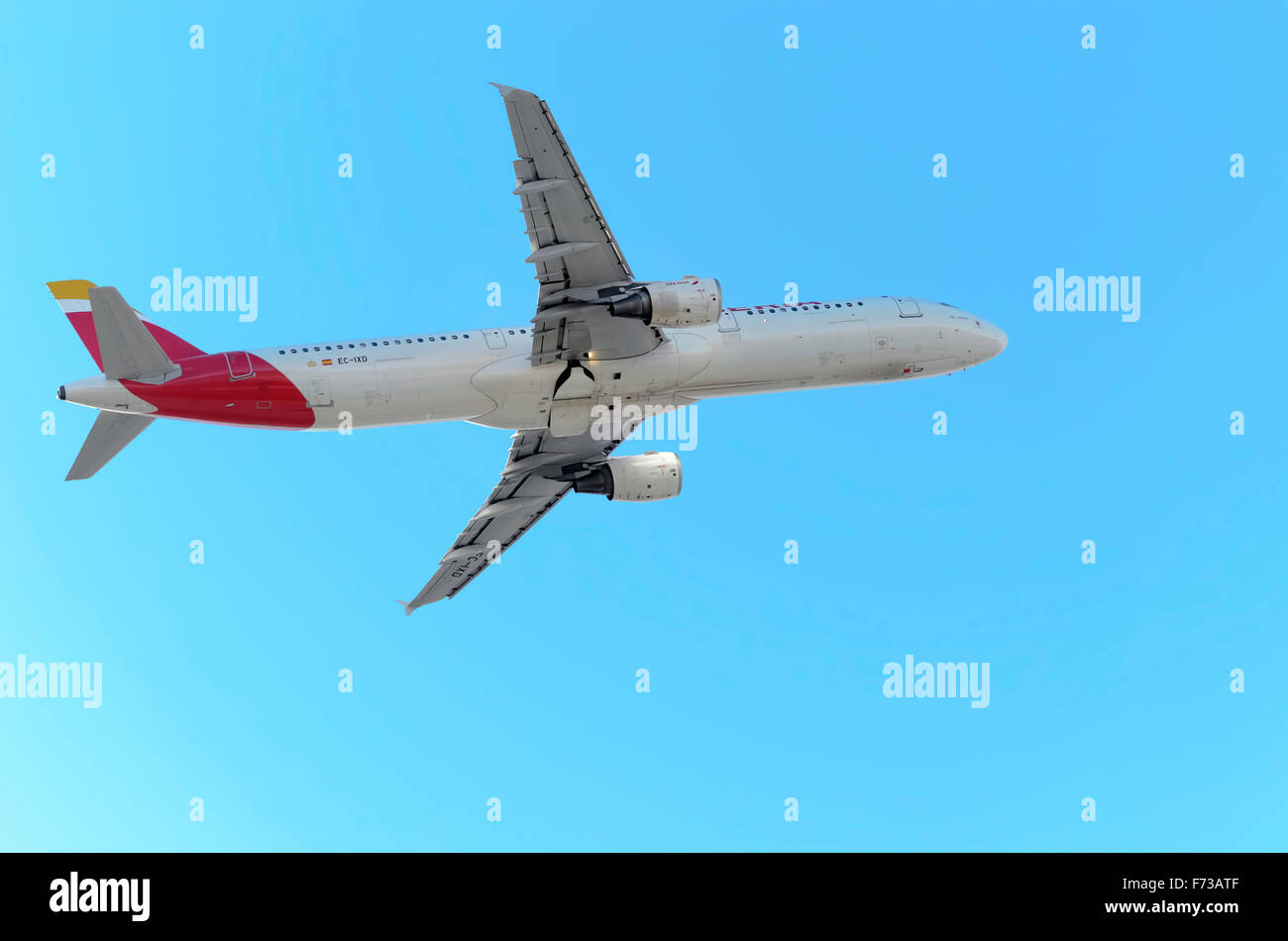 A321 bottom view hi-res stock photography and images - Alamy