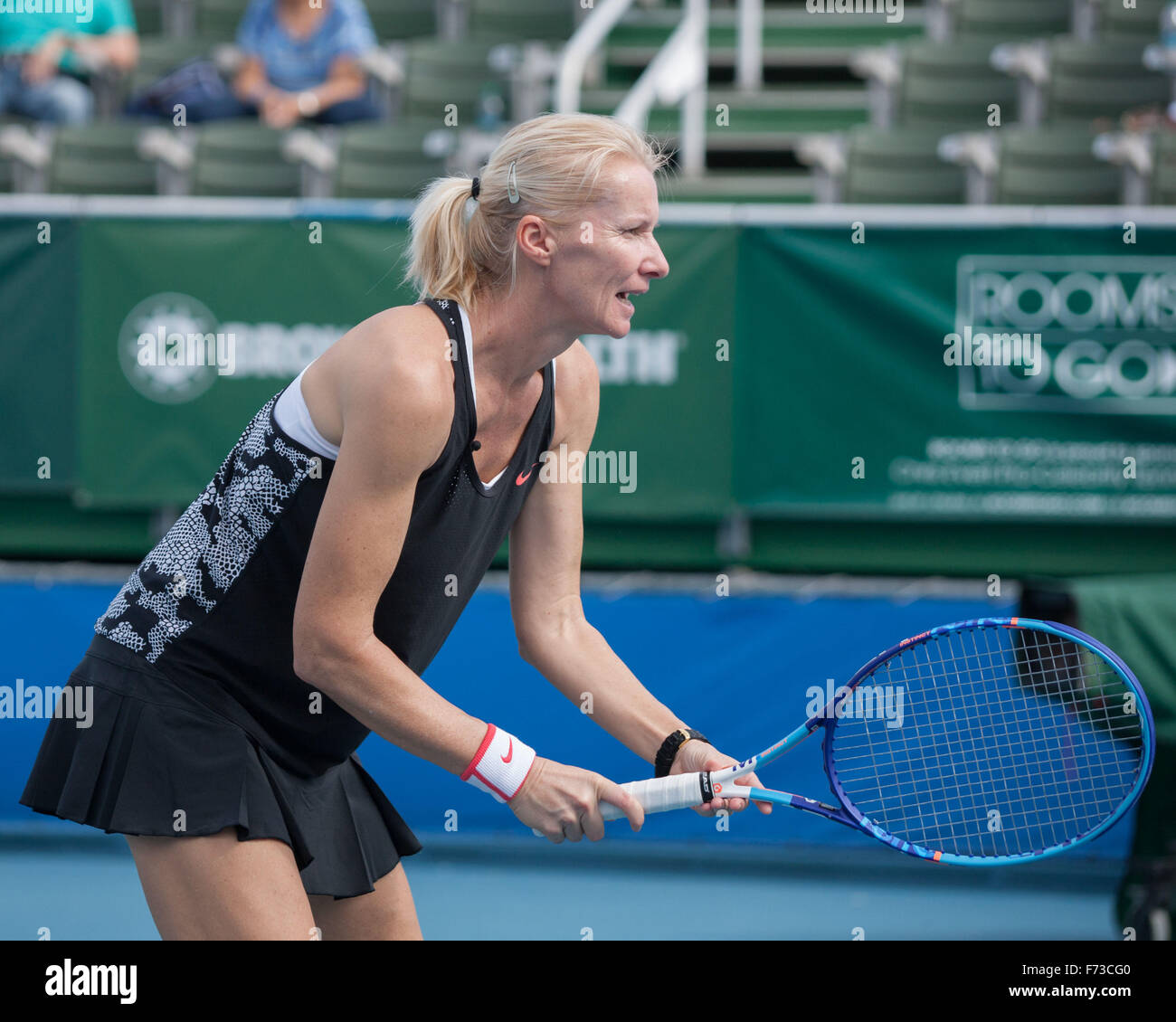 Raised center hall hi-res stock photography and images - Alamy