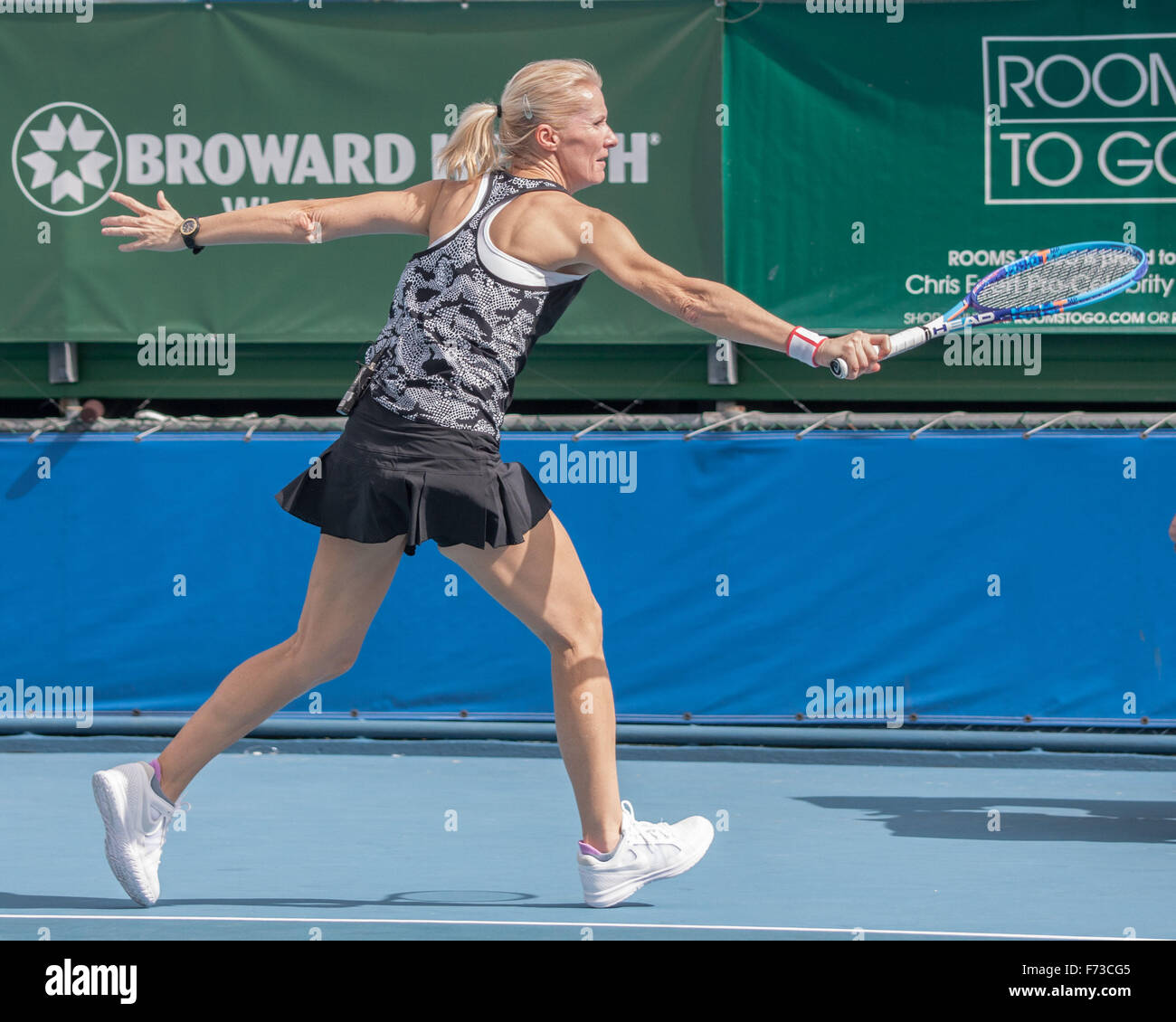 Raised center hall hi-res stock photography and images - Alamy