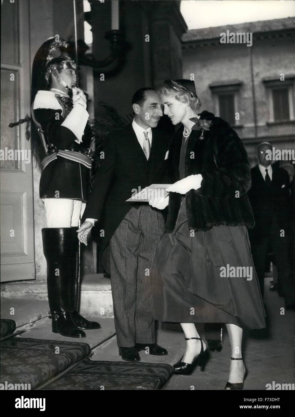 Present credentials palace hi-res stock photography and images - Alamy