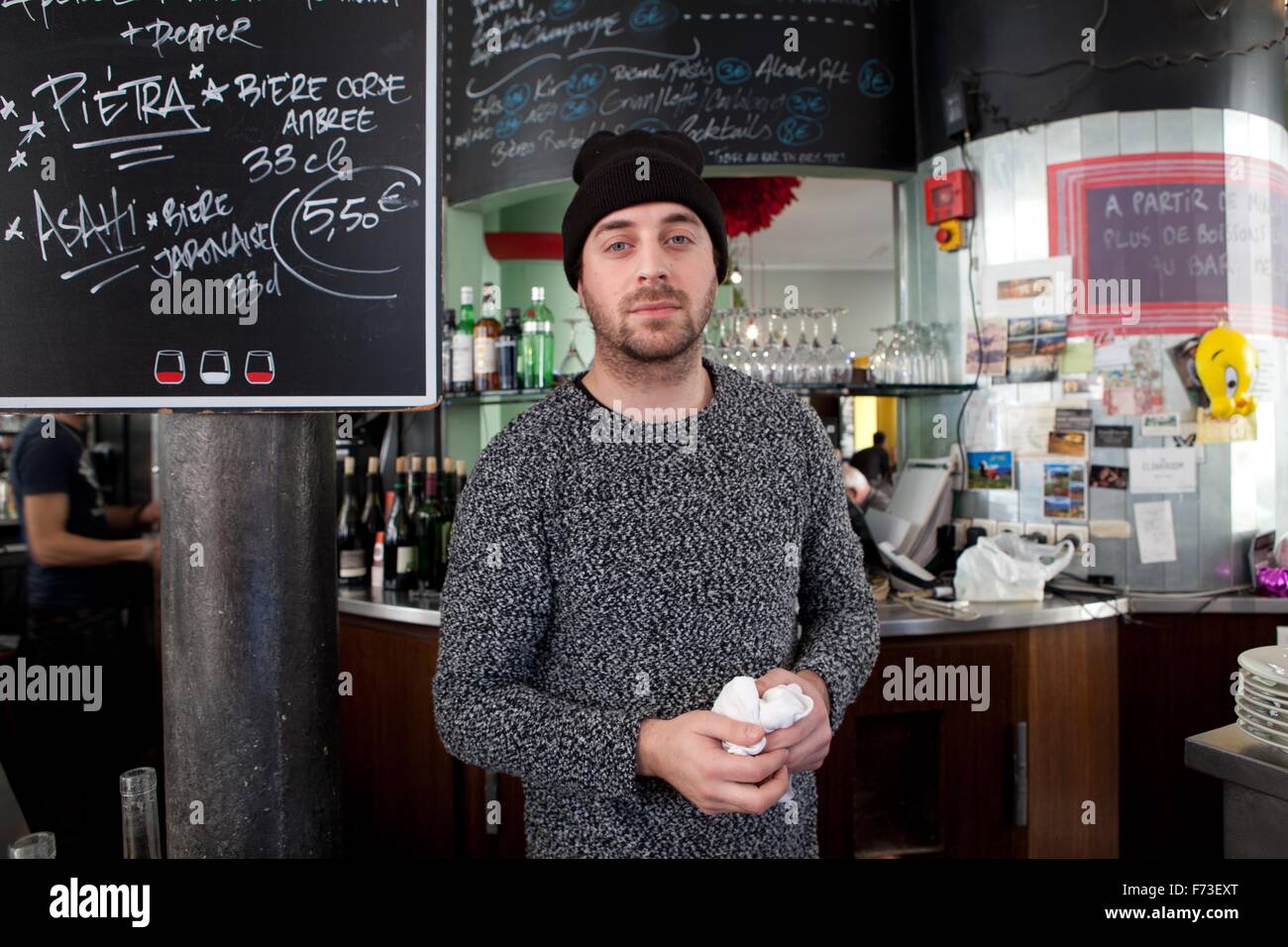 Paris after Terror Attacks on 13/11/15, cafes and restaurants are empty ...