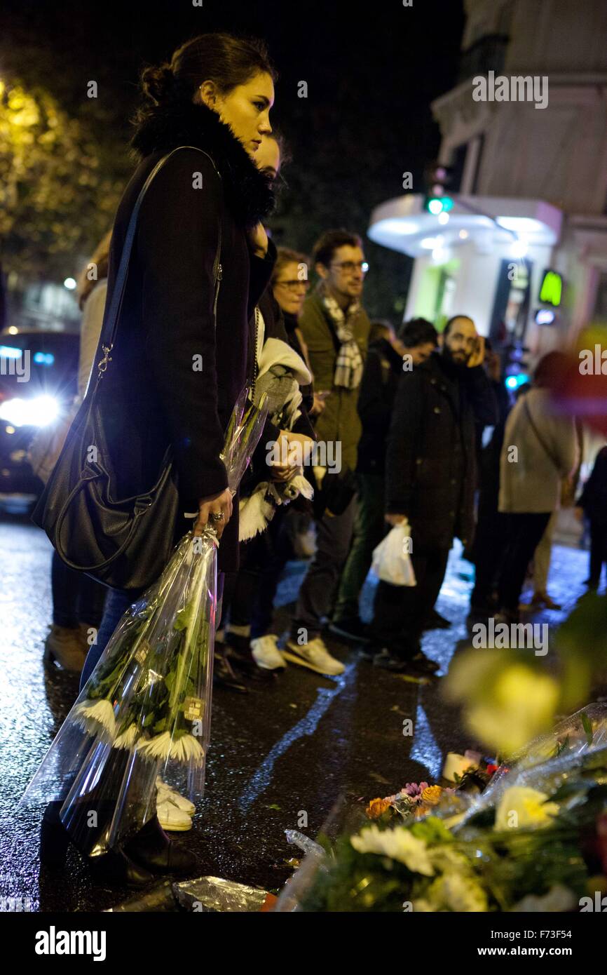 Paris Attacks Cafe La Bonne Biere, people mourning place where 5 ...