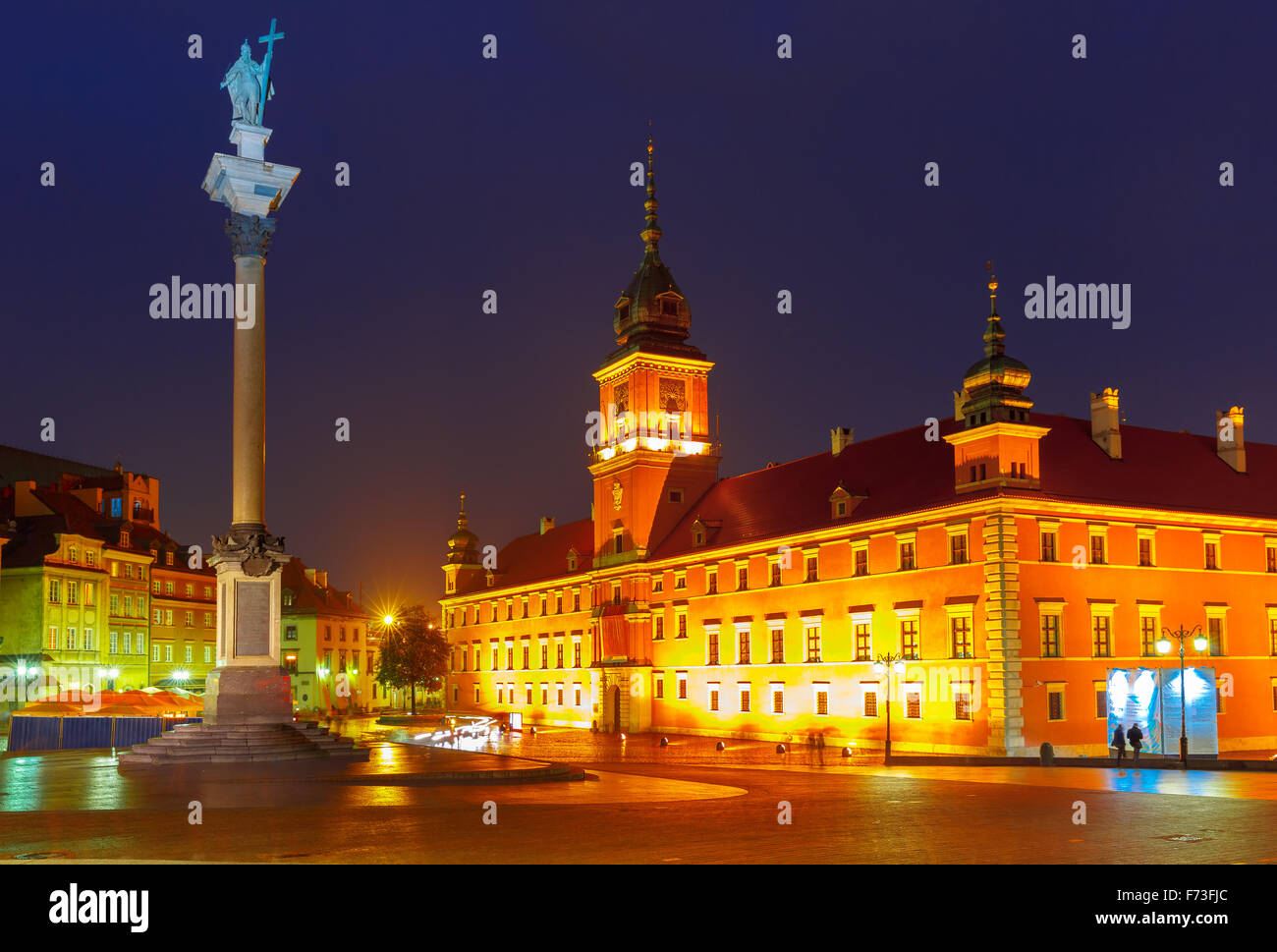 Castle Square at night in Warsaw, Poland Stock Photo - Alamy