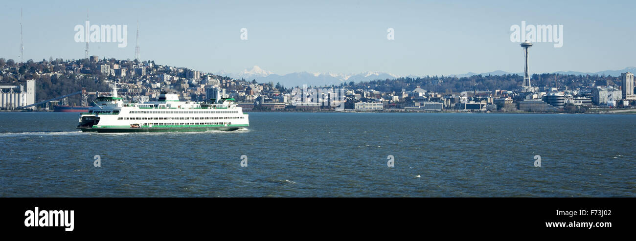 Seattle skyline ferry fast ferry hi-res stock photography and images ...