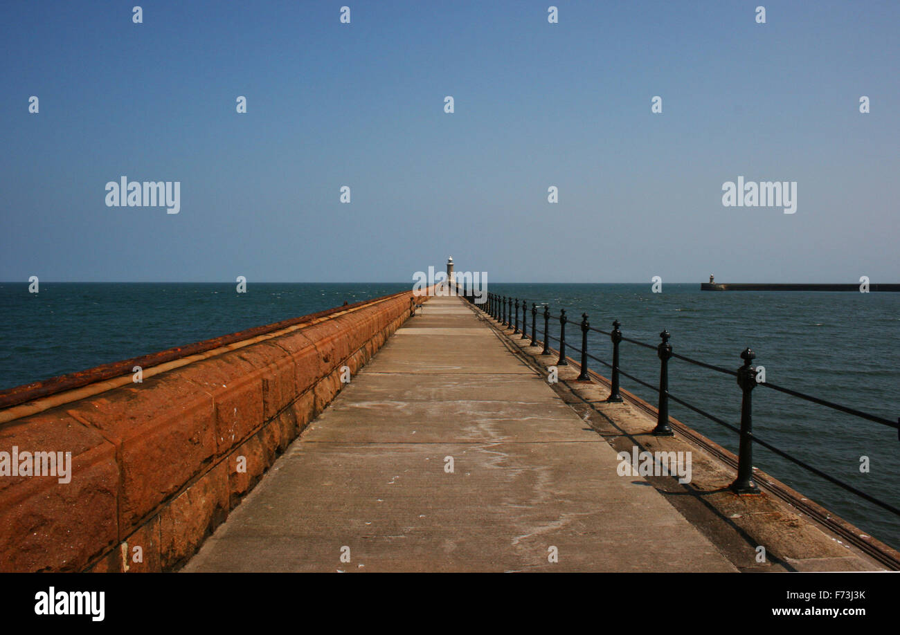 Tynemouth pier hi-res stock photography and images - Alamy