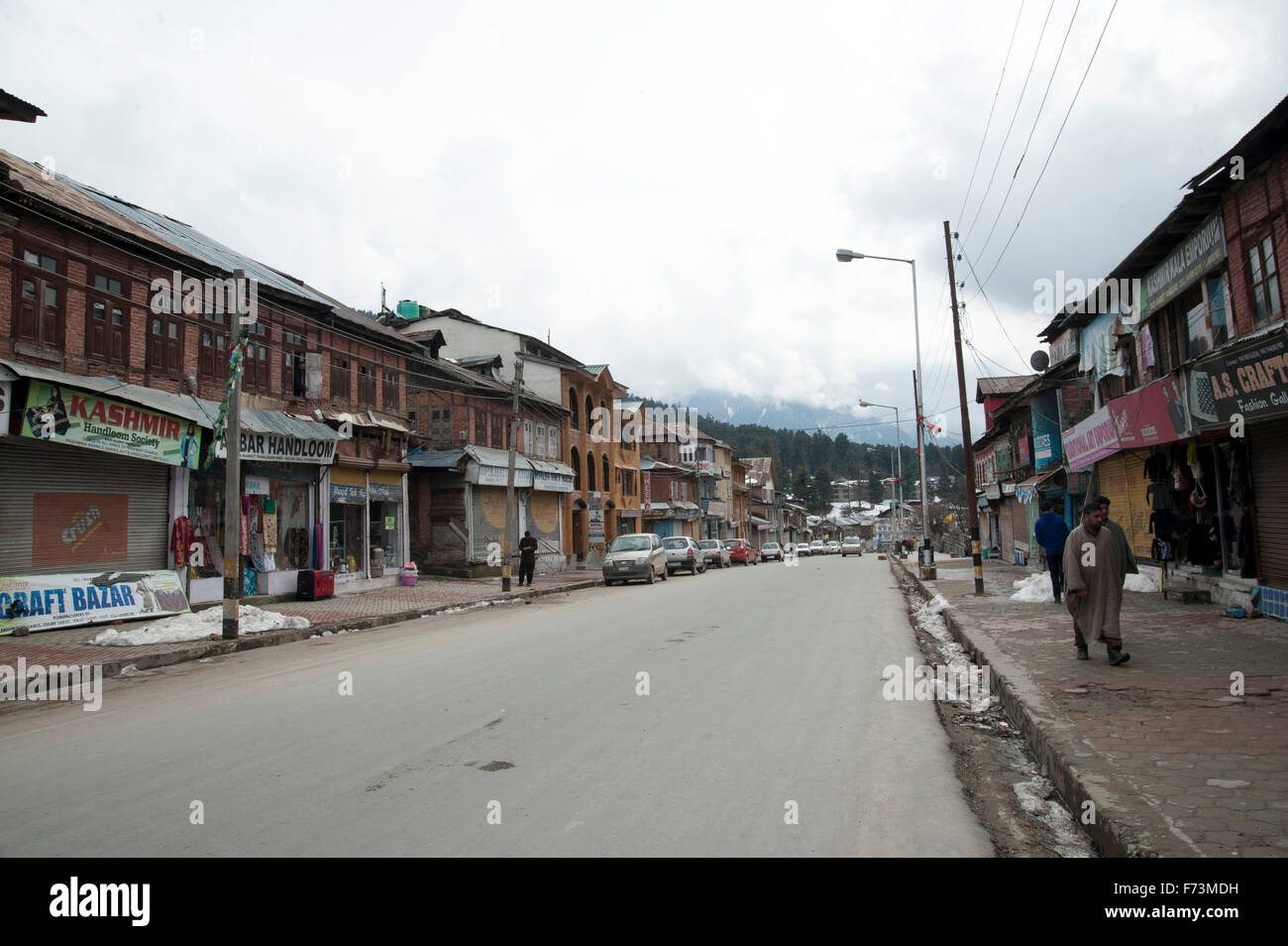 Mall road, pahalgam, kashmir, india, asia Stock Photo - Alamy