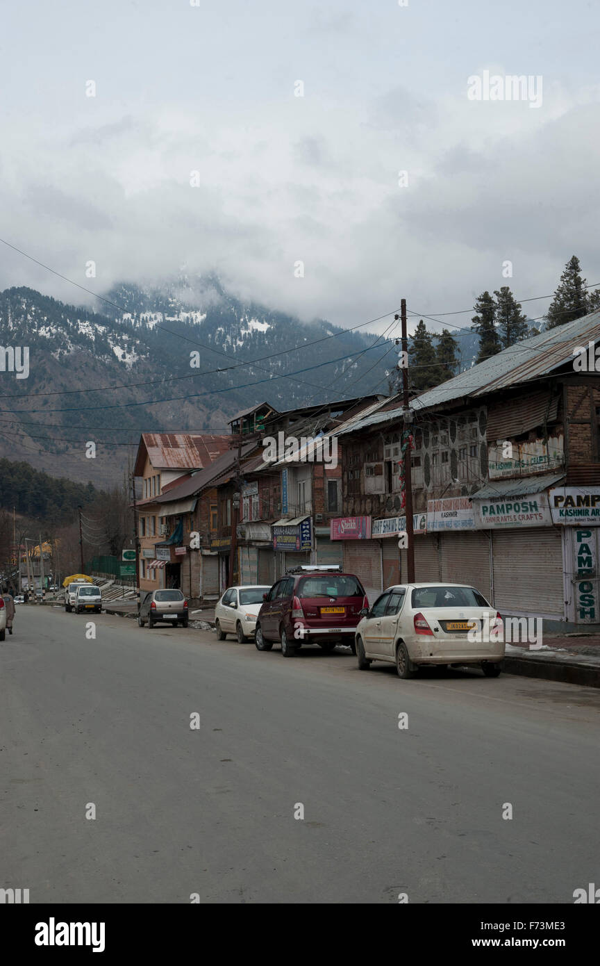 Mall road, pahalgam, kashmir, india, asia Stock Photo - Alamy
