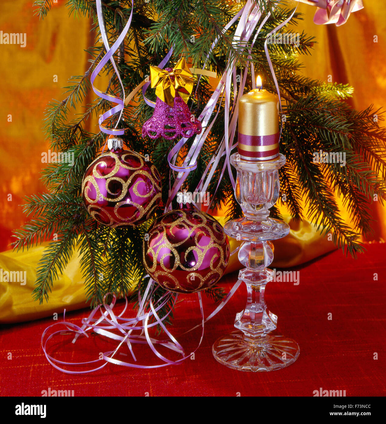 Still life with a twist hi-res stock photography and images - Alamy