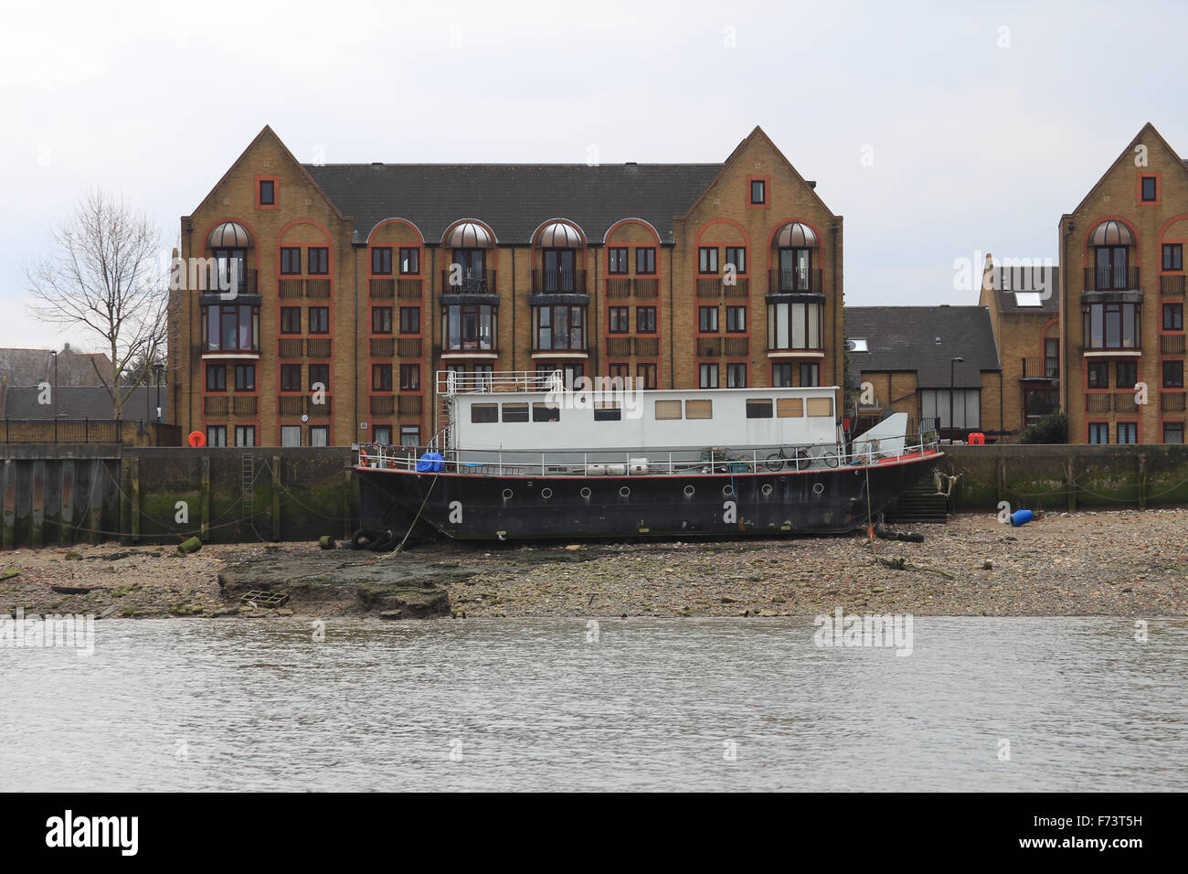 Apartment buildings in South London Stock Photo - Alamy