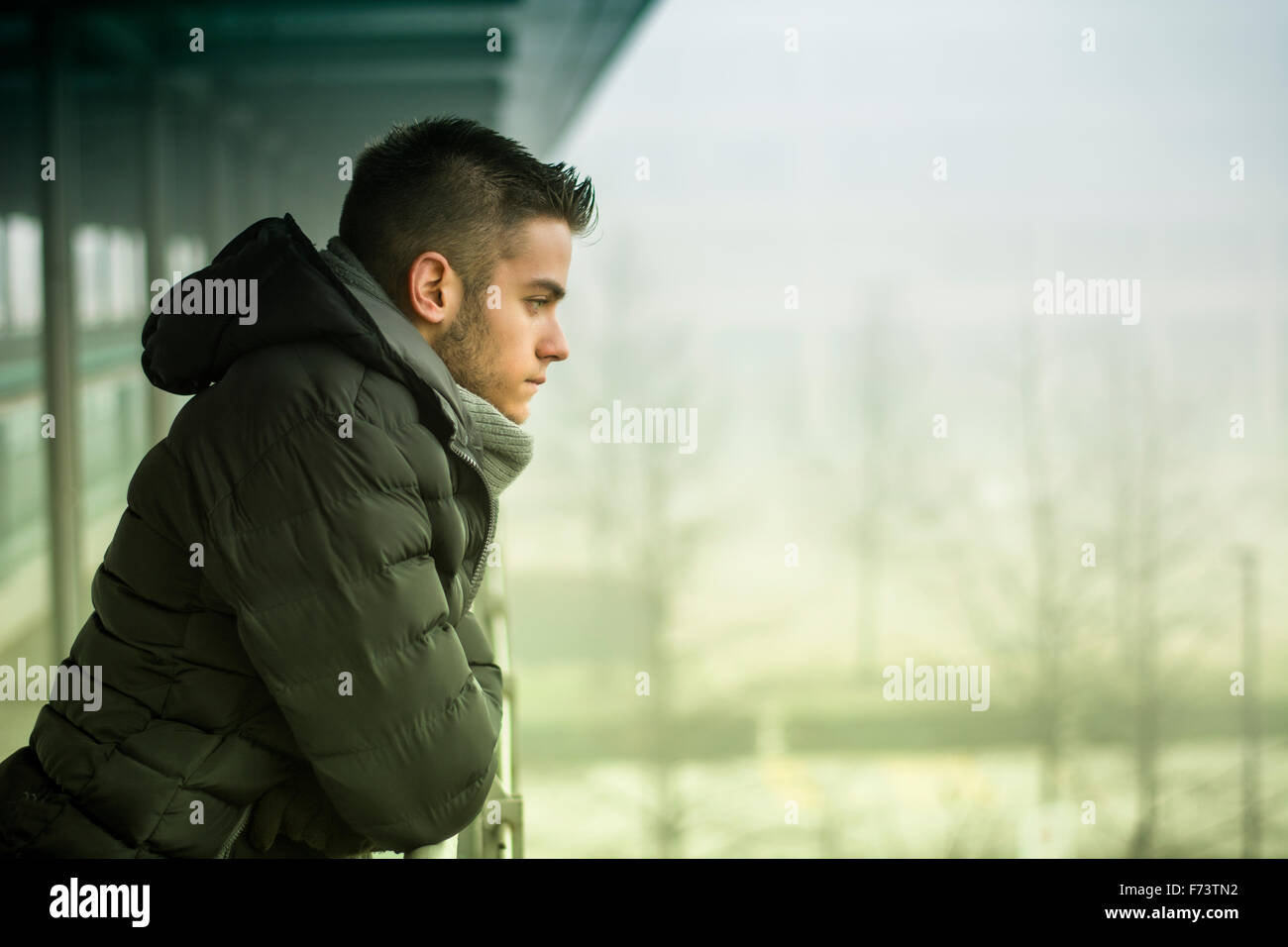 Man walking profile hi-res stock photography and images - Alamy