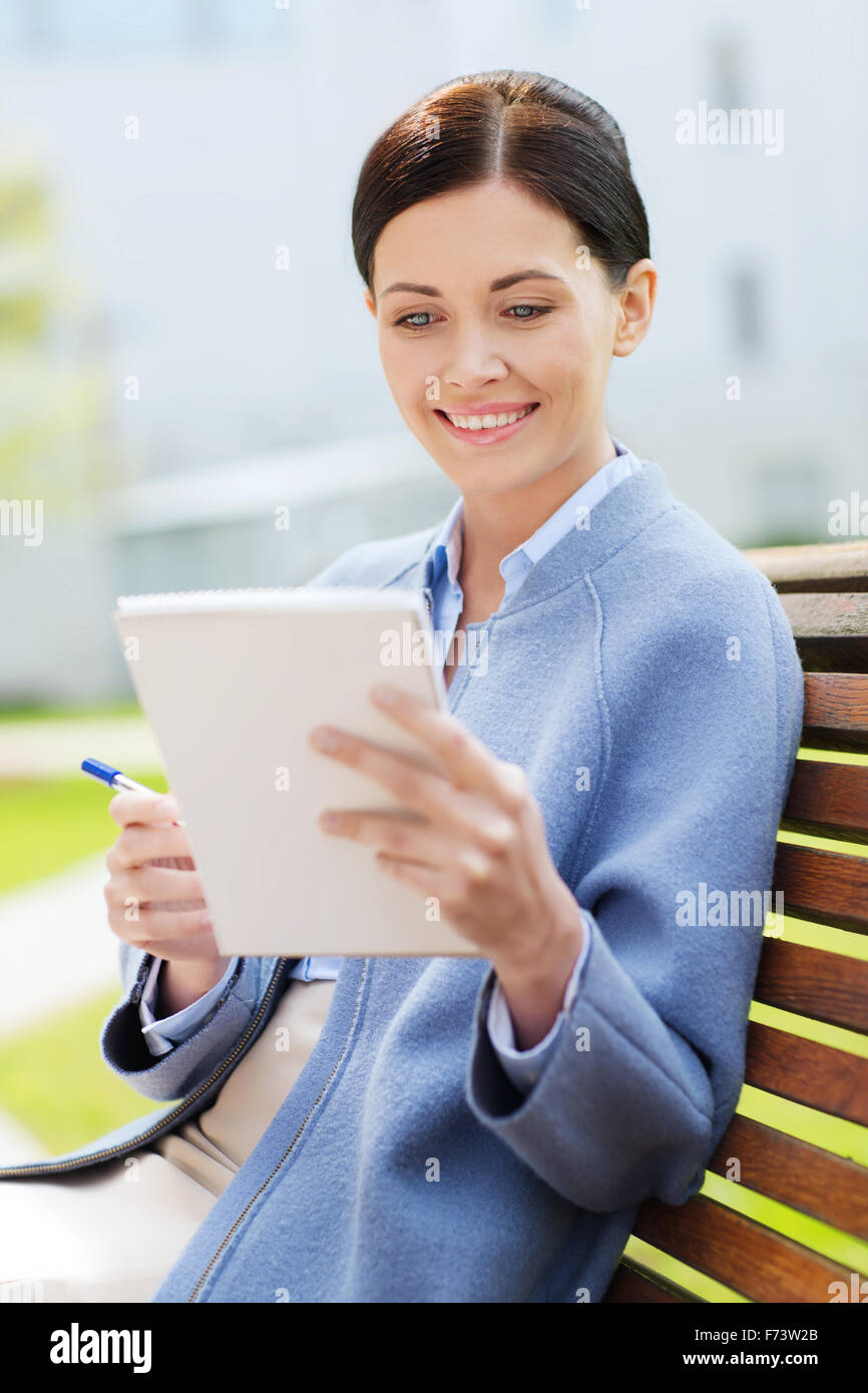 businesswoman reading notes in notepad outdoors Stock Photo - Alamy