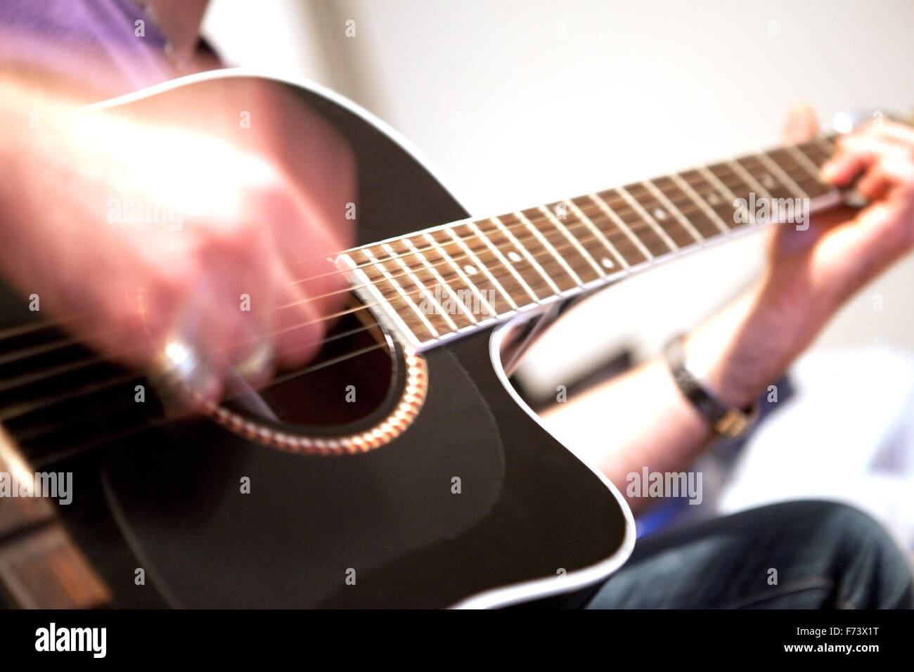 Stringed instrument player hi-res stock photography and images - Alamy