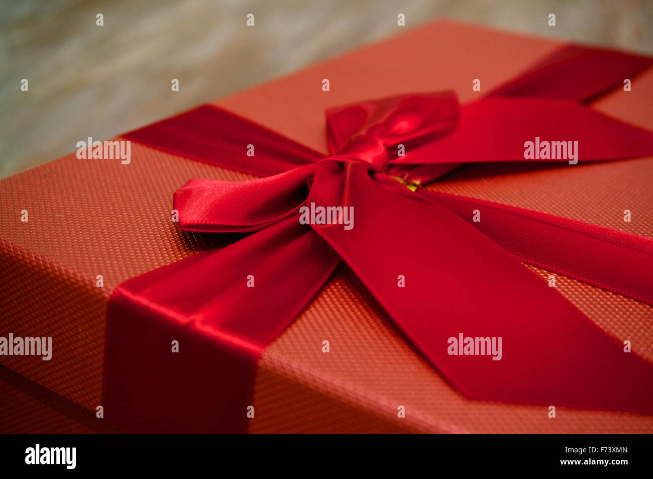 Red Christmas Gift box with ribbon and bow Stock Photo - Alamy