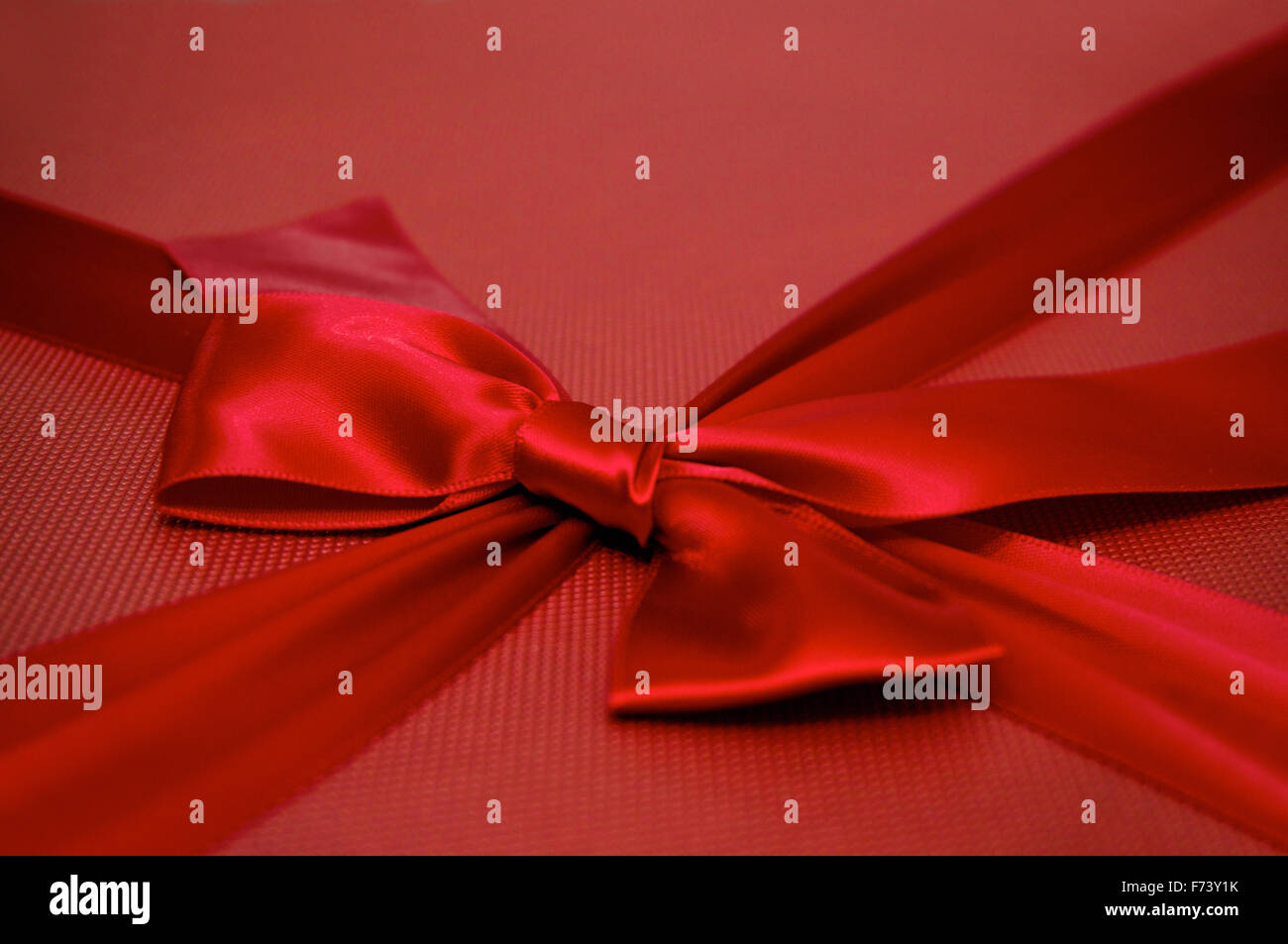 Red Christmas Gift box with ribbon and bow Stock Photo - Alamy