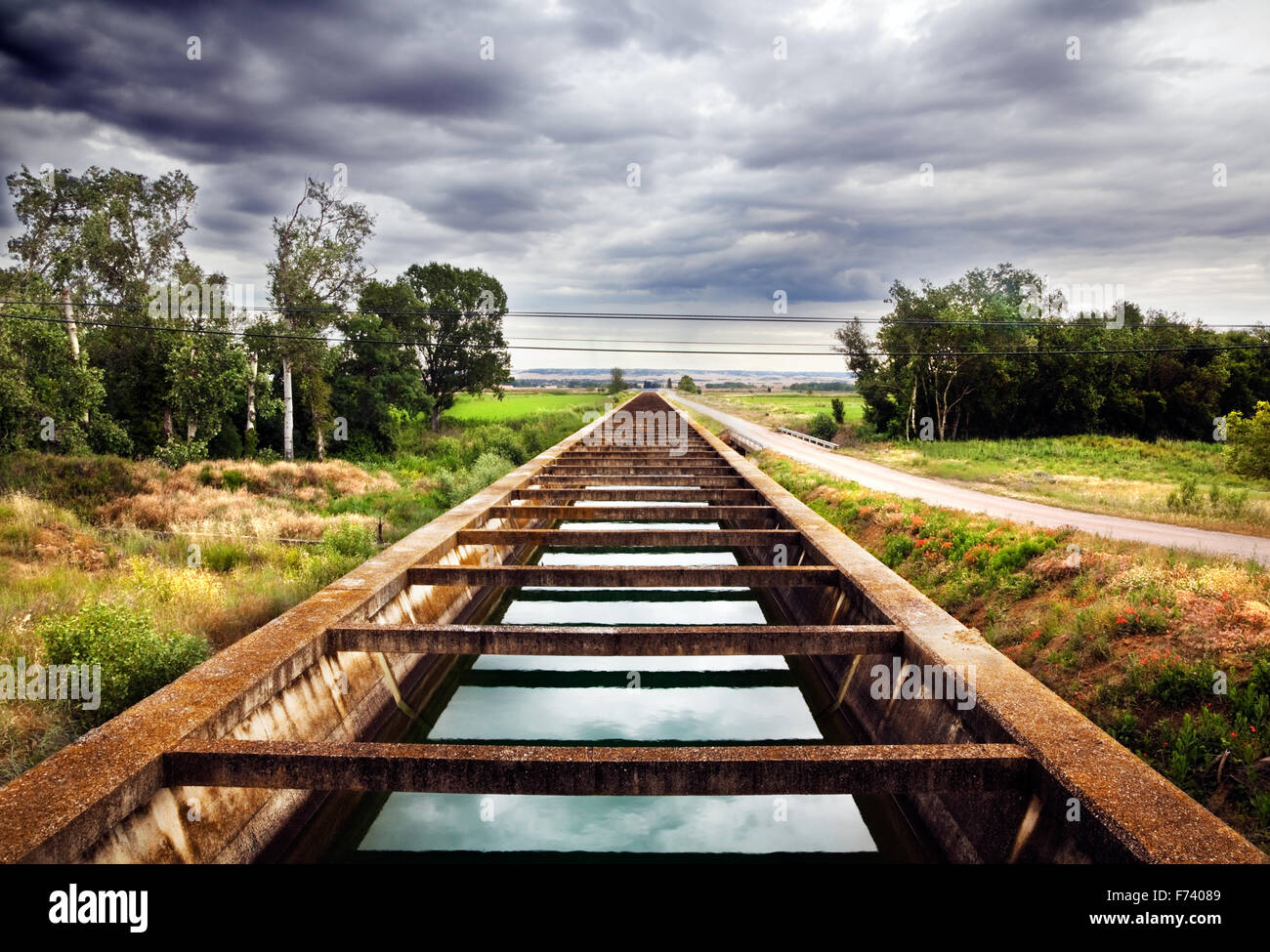 Field and water channel hi-res stock photography and images - Alamy